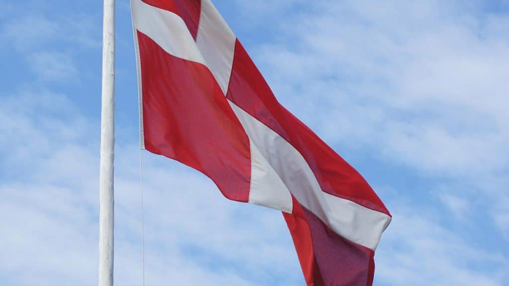 Kommunen hejser flaget for Danmarks udsendte - Hvide Sande NU - Se hvad ...